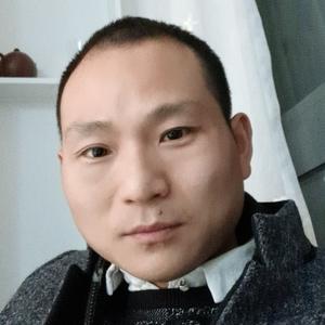 梁三无 