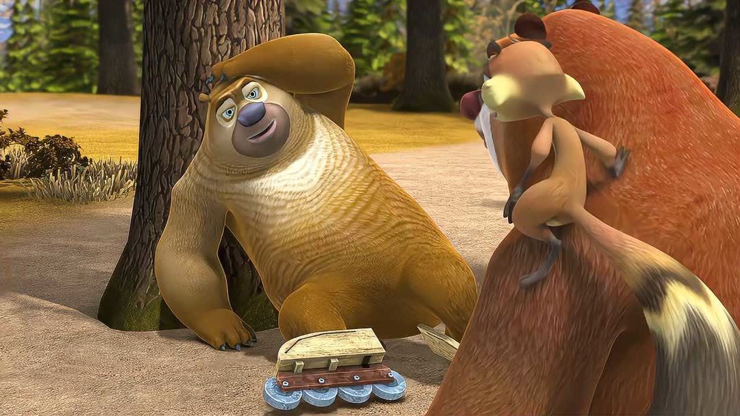 熊出没:熊二和吉吉比赛滑轮,吉吉使用手段让熊二摔倒,太坏了!