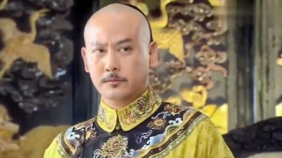 新还珠格格:容嬷嬷用针扎紫薇,尔康一脚踹飞她,拿起针就扎她