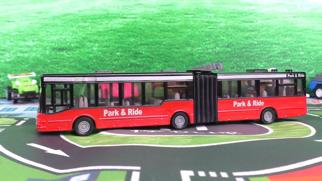 仿真双节加长版公交车模型展示 儿童益智玩具育儿视频