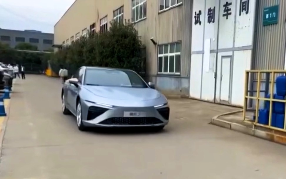 哪吒S试驾车谍照爆光#电动汽车