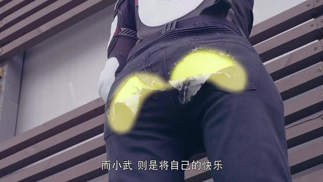 因为一条裤子,三个不同命运的人成为兄弟,当上特种兵打了场硬仗