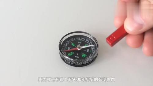 在500个指南针中间放一块磁铁会怎样?老外亲测,场面好神奇