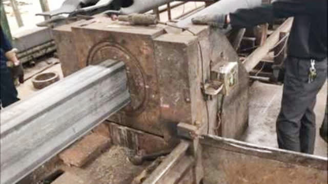 圆管放进冷拔机秒变方形管?生拉硬拽的成品...