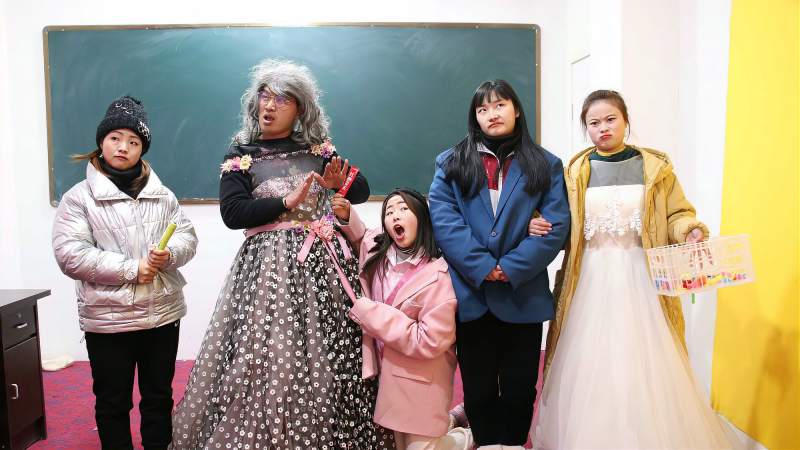 才艺表演1:同学们表演才艺,静静表演什么网红段子,主任生气了