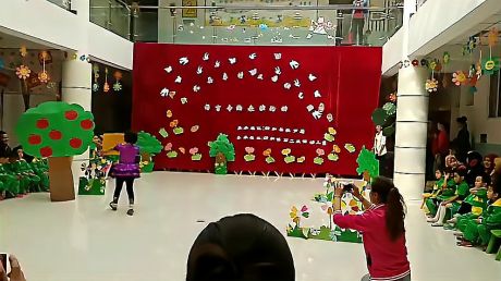 幼儿园童话剧表演《小熊请客》