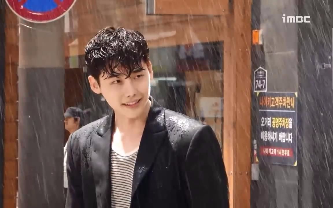 W-两个世界拍摄花絮:李钟硕打戏部分