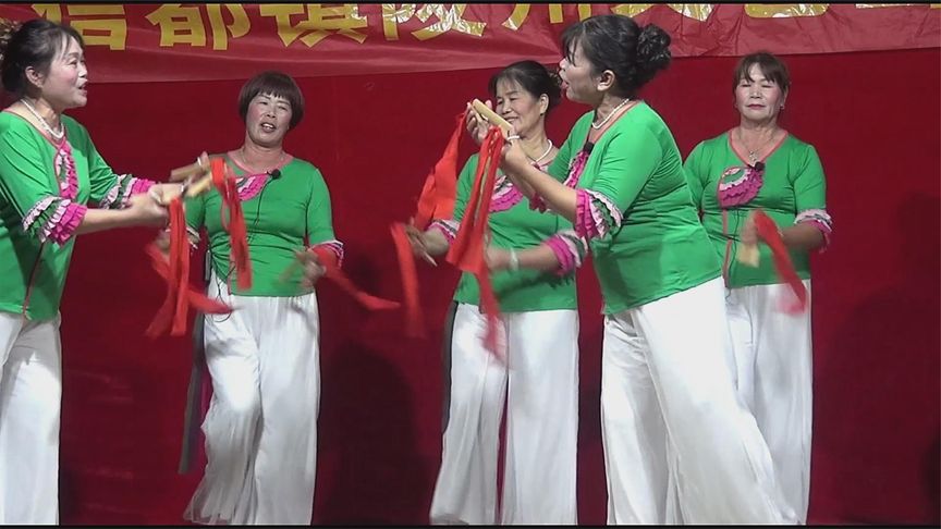 陵州山歌舞团表演《表演唱采茶调》