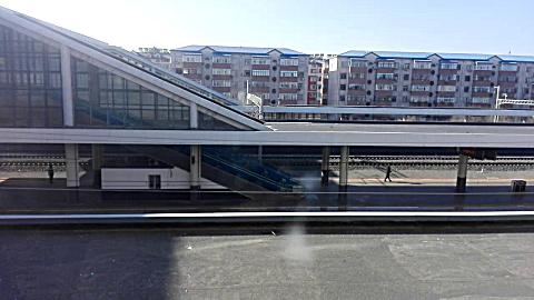 K704次列车到达大庆东站