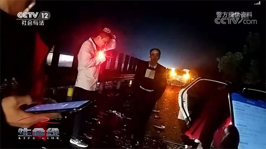 夜晚高速一个小操作竟导致5车连环追尾?妈妈打来电话之后…