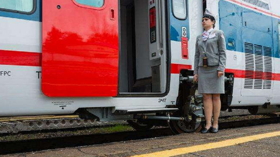 中国直达俄罗斯的火车，和普通火车有什么不一样？和你想的不一样