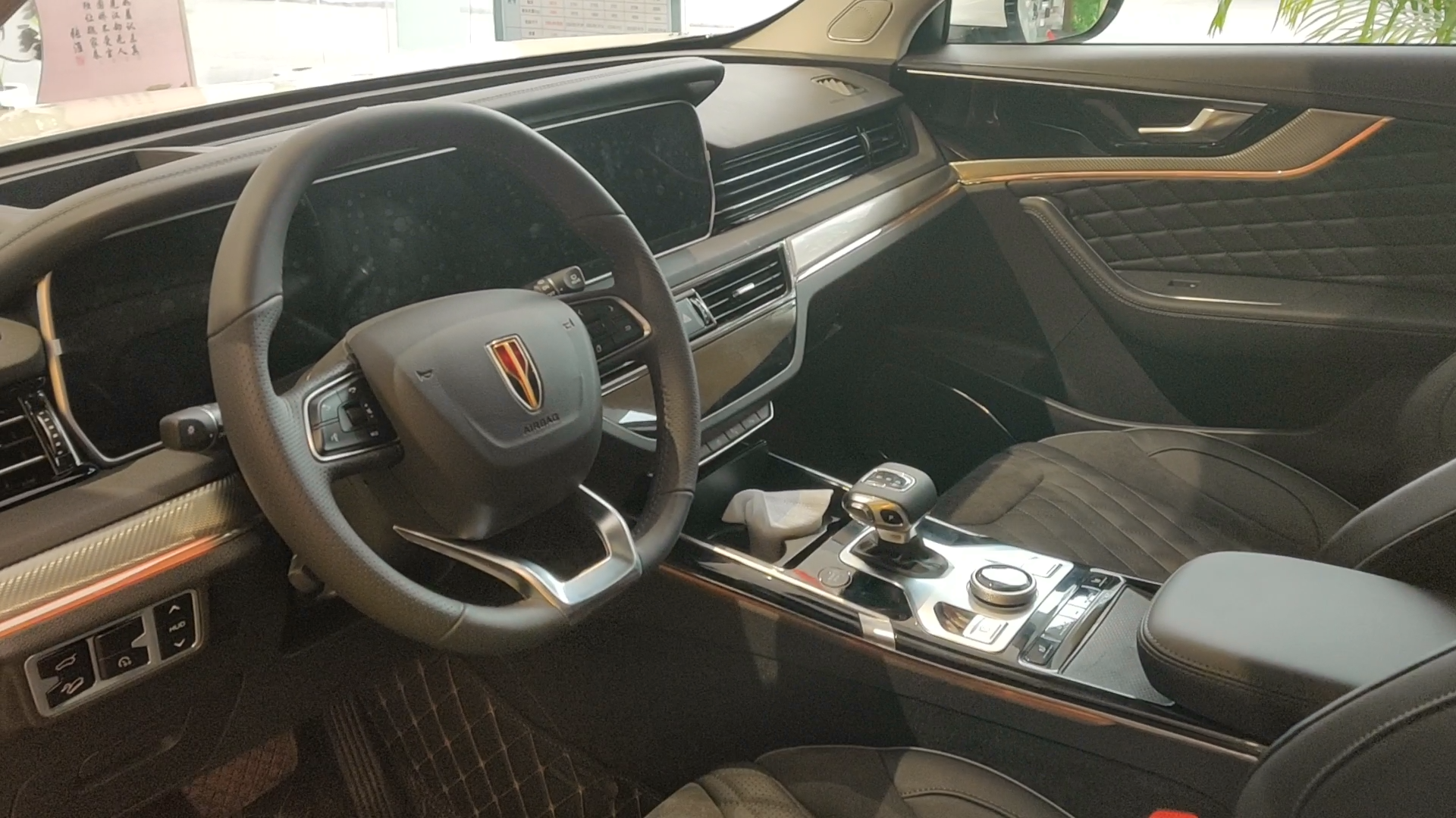 轻奢!红旗HS5的车内感受