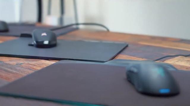 雷蛇HyperFlux,罗技Powerplay,海盗船MM1000无线充电鼠标垫对比