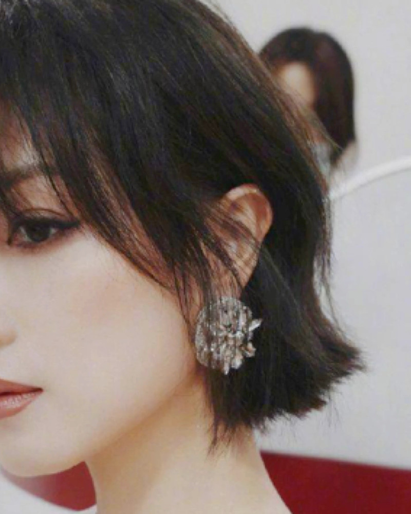 ...保持其信息安全。”据悉此前,万茜点赞了宁静、郁可唯相关黑帖并称...