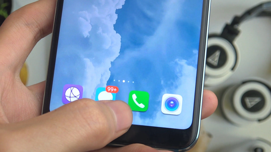   手机修改一下这个设置,来电话不用看手机,就能知道他的姓名