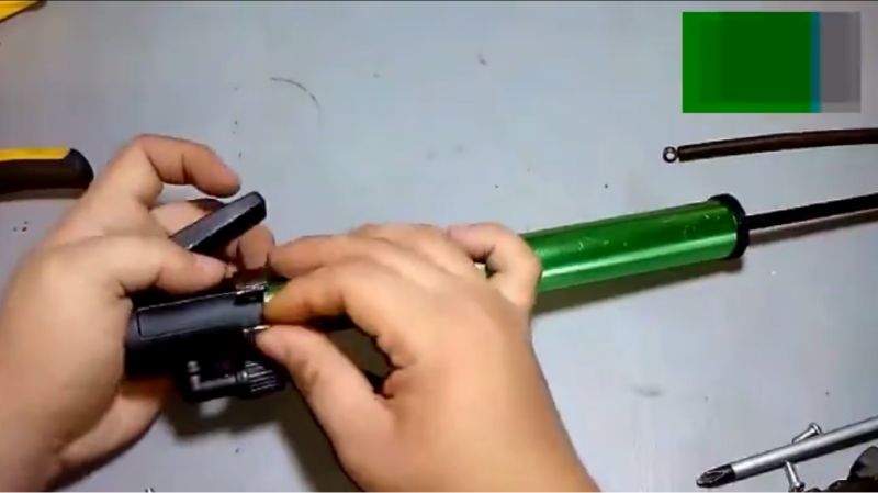 中国技术达人用打气筒制作自动关门器 这创意我给满分