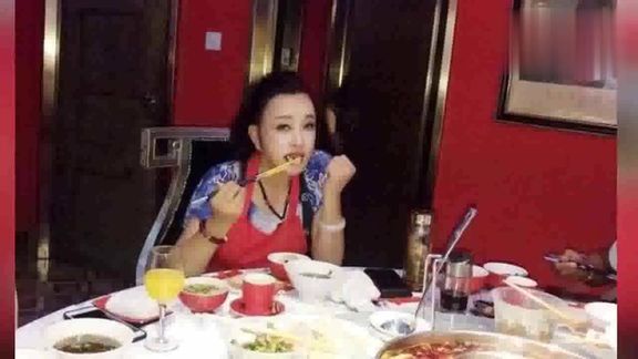 都说62岁刘晓庆犹如十八少女?当看到卸妆的她,现实版画皮
