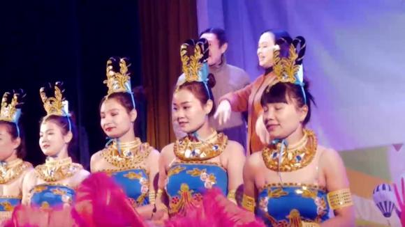 黄梅戏联唱《女驸马》《天仙配》片段,本县春节晚会提前看