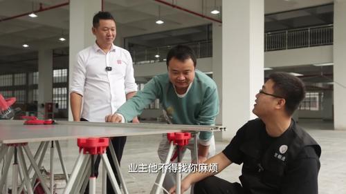 瓷砖倒角太难?浙江牛人发明"一刀切"倒角机,1分钟无损切0度角