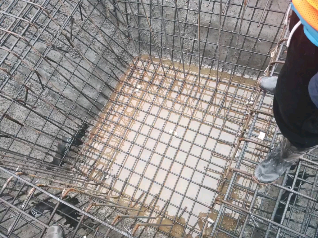 现场钢筋笼和你画的一样吗?