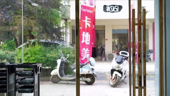 朋友新店开业了 请我去拍一个宣传片 拍一个宣传片