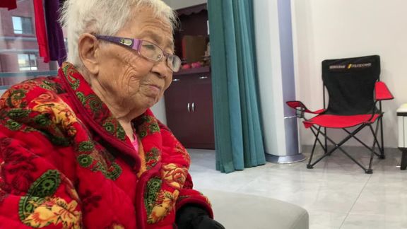 跟老妈协商关于少抽烟之第二轮谈判#记录老人 #温馨画面