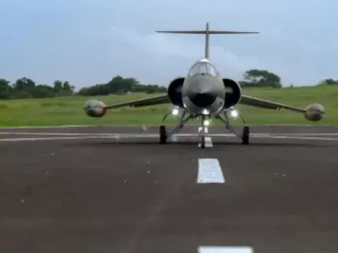 电影风格的涡喷模型飞机表演视频