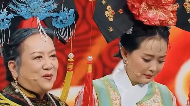 《还珠格格》剧组重聚,老佛爷现身惹晴儿落泪,并讲述时间过得快