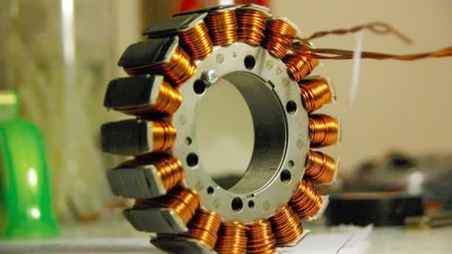 别眨眼,实拍电机线圈绕线过程,这速度跟机关枪一样快