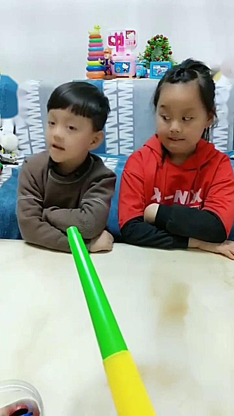 亲子有趣幼教动画:白雪准备的猫咪泡泡机怎么不见了!