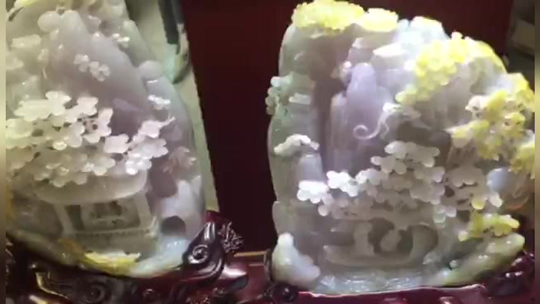 价值10万元的和田玉籽料切开后就立马后悔了,惊现翡翠