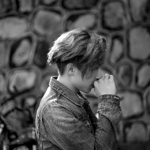 爱划水的小小少 