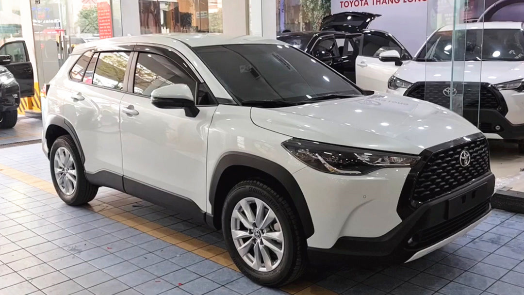 2021款丰田卡罗拉Cross入库实拍,12万起有这颜值和空间,太帅了