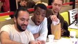 【英国】达人街头耍魔术 黑人夸张配合引关注