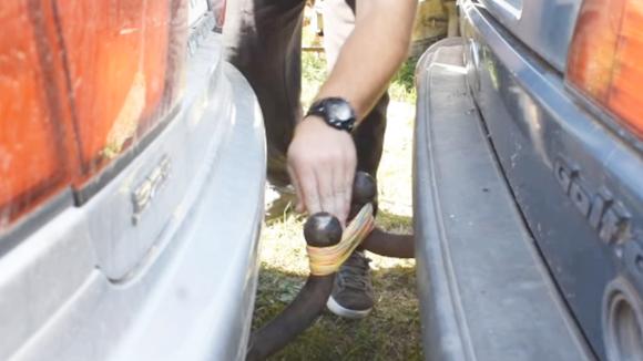 1000根皮筋去拉小汽车,最后车被拉动了还没断!真是太厉害了!