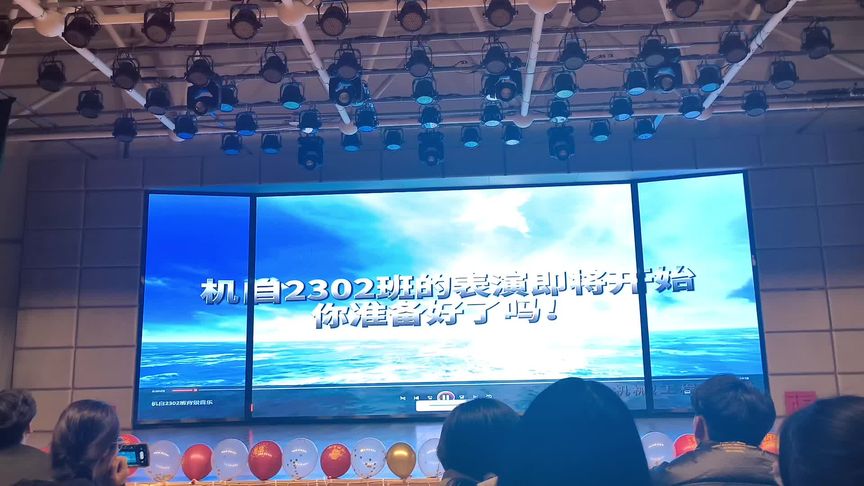 大学生的演出#校园晚会好嗨呦 #热烈 #元旦晚会