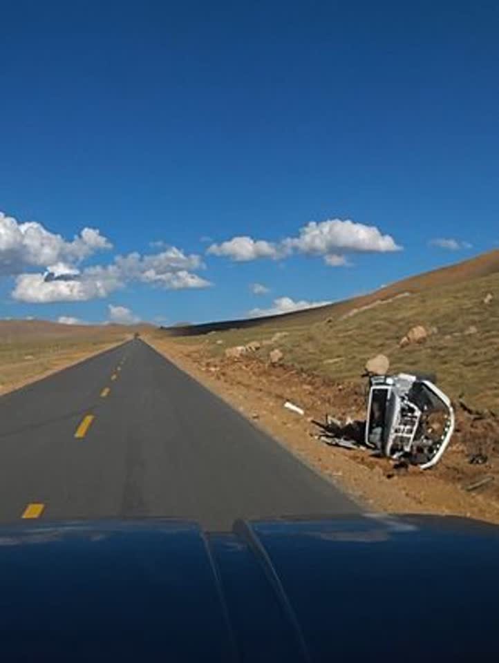 ...氧气稀薄,如感身体不适,胸闷头晕,一定要停车休息,及时就医吸医用氧,...