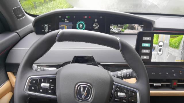 抢鲜看:全新长安UNI-K方向盘区域按键功能与中控屏下方按键功能