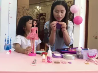 自己动手给芭比做衣服
