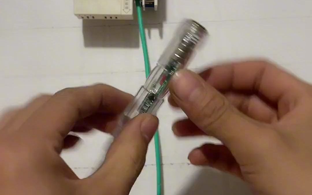 家里备一支测电笔,用起来太方便啦,功能真多 家电维修 专业维修 电工