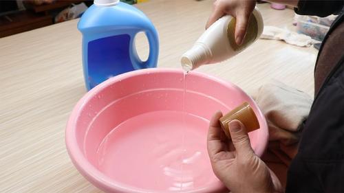 原先羊毛衫要这样洗!羊绒衫织补师:这才是正确洗涤方法!