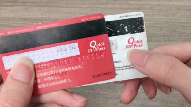 你的银行卡上面有"闪付"2个字吗?有的话需要注意了,我也是今天才知道