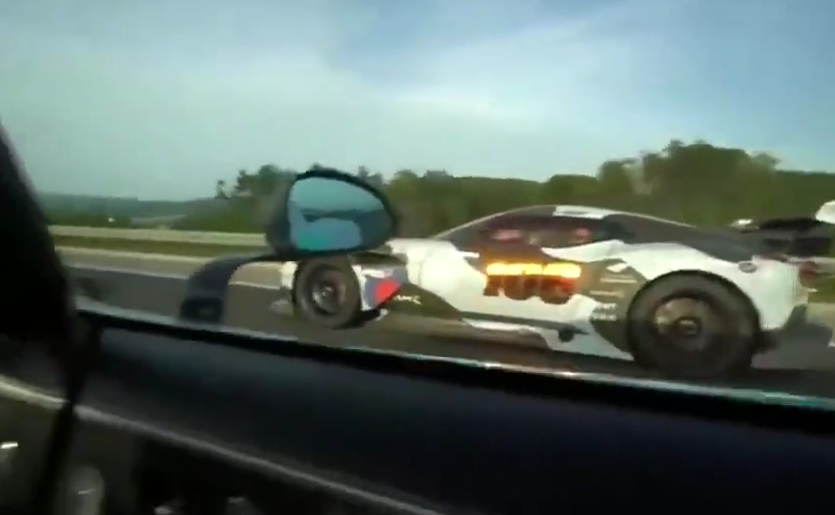 驾驶柯尼塞格RS是什么感受?看小伙子脸上的表情就知道了!