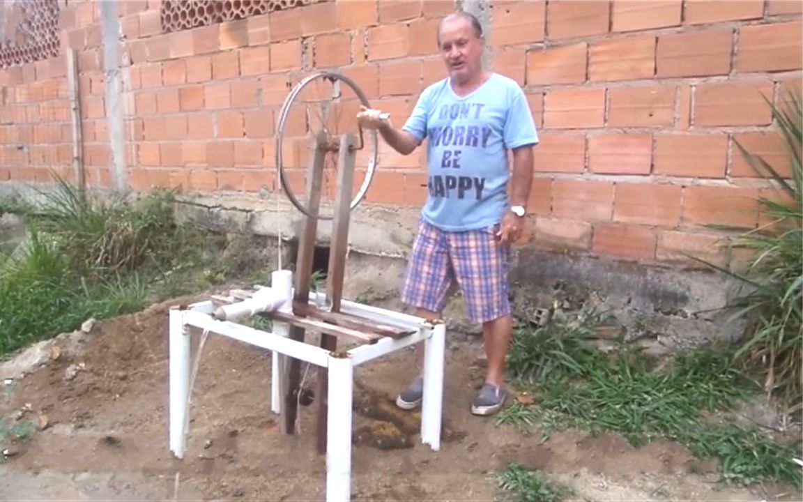 农村大叔创新发明,自行车改水泵,30元成本不用电不用油!