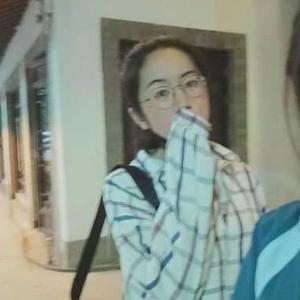 奶油味的李哩哩 