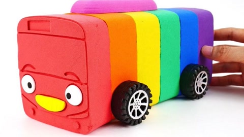 用橡皮泥捏成的彩色公交车
