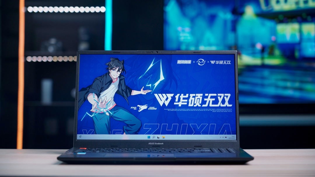 新晋卷王 全球首款120HzOLED 英特尔EVO平台认证 华硕无双评测