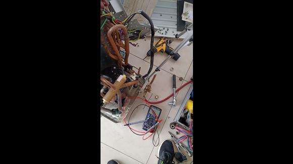 今天换了一台50压缩机,看看怎么测量运行绕组和启动绕组!