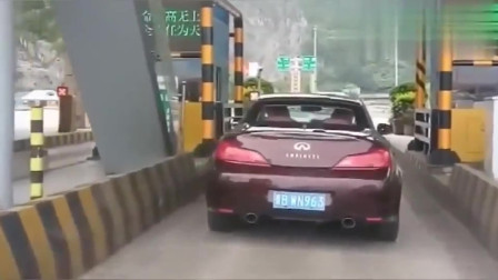 行车记录仪:这辆什么车,一到收费站就变形,难道是为了撩收费员?