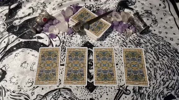 塔罗占卜:心念对方名字3次,看看他(她)对你真正的想法是什么